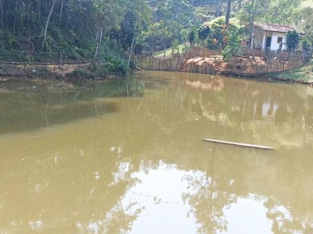 Chacara com frente pra represa com lago,com 2 sobrados