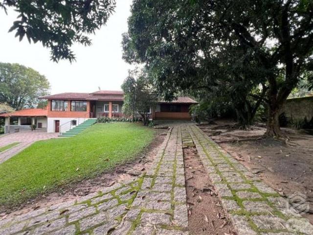 Chácara com Lago Exclusivo à Venda em Indaiatuba/SP Área total: 5.400m² Área construída: 600m²