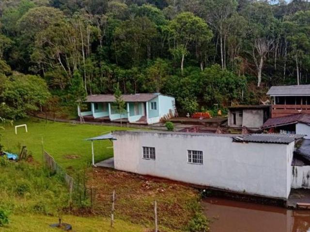 Chácara com lago e Piscina
