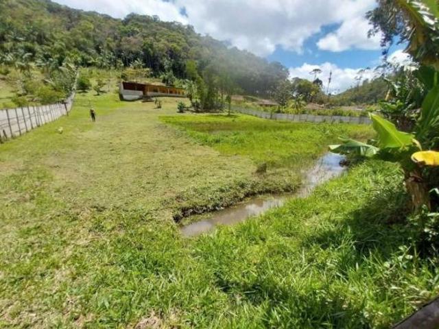 Chácara com lago em Juquitiba