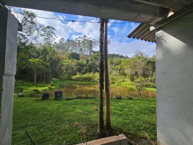 Chácara com lago em Juquitiba