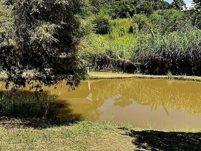 Chácara com Lago Particular
