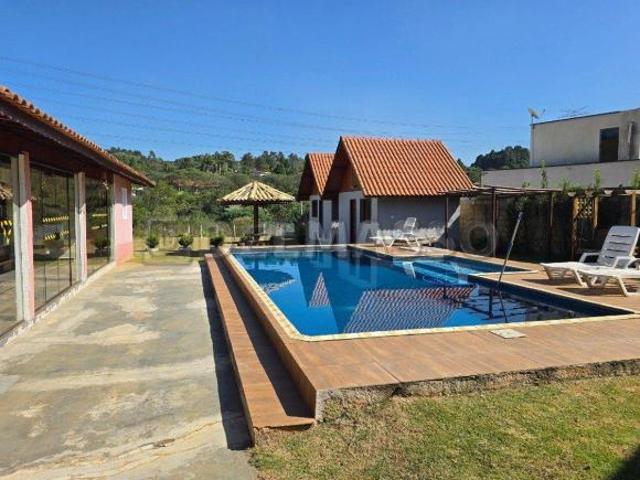 Chácara com lago particular e chalés!