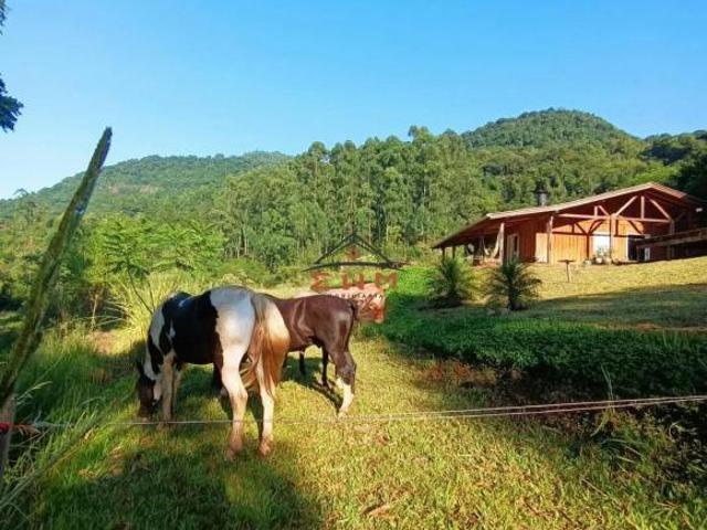 Chácara com lareira e churrasqueira em Carlos Barbosa