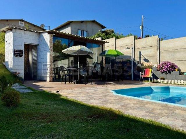 Chácara com piscina a 5 km do Centro de Ibiúna!