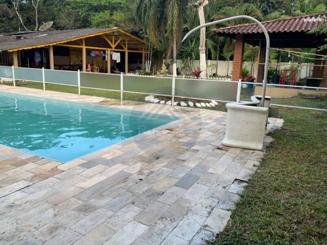 Chácara com piscina á venda em Itanhaém/SP aceita financiamento bancário