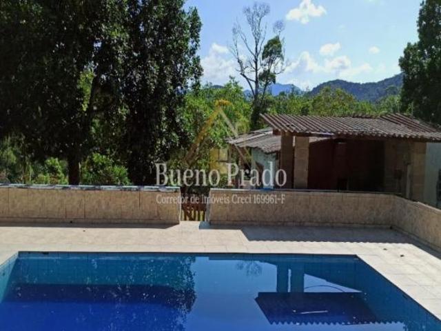 Chácara com Piscina a venda no Bairro Santa Rita!