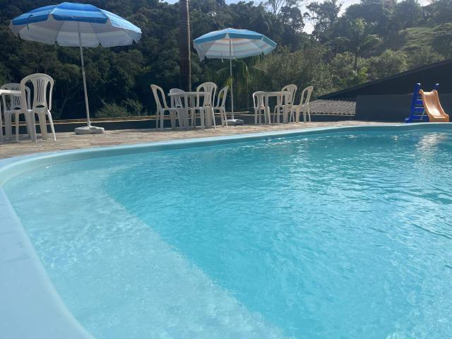 CHÁCARA COM PISCINA, AMPLA E ESPAÇOSA CASA SEDE