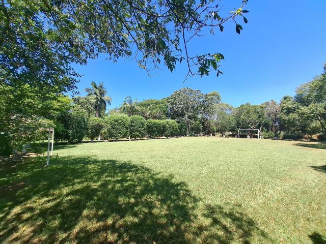 Chácara com Piscina, Campo e Área Gourmet LT0047