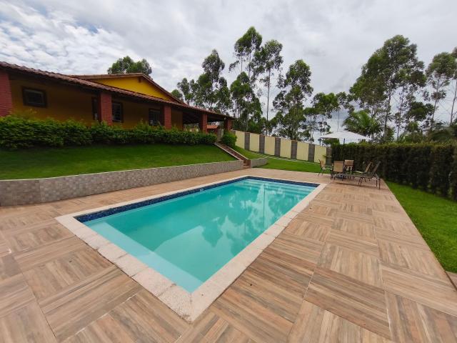 Chácara com piscina, conforto e lazer LT0085