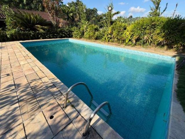 Chácara com piscina e 7 quartos em Peruíbe