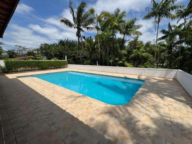 Chácara com piscina e 5 quartos em Itanhaém