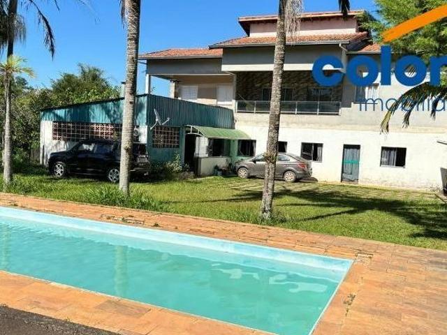 Chácara com piscina e churraqueira à Venda em Jundiaí SP, Bairro Caxambu: 3 Quartos, 3 Suítes, 1 Sal