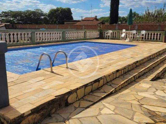 Chácara com Piscina e Sauna – 1.356m² – Village Campinas