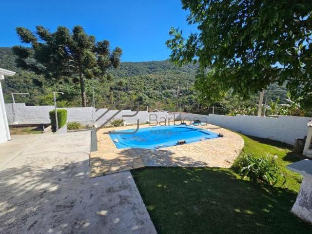Chácara com Piscina em Mairiporã/SP