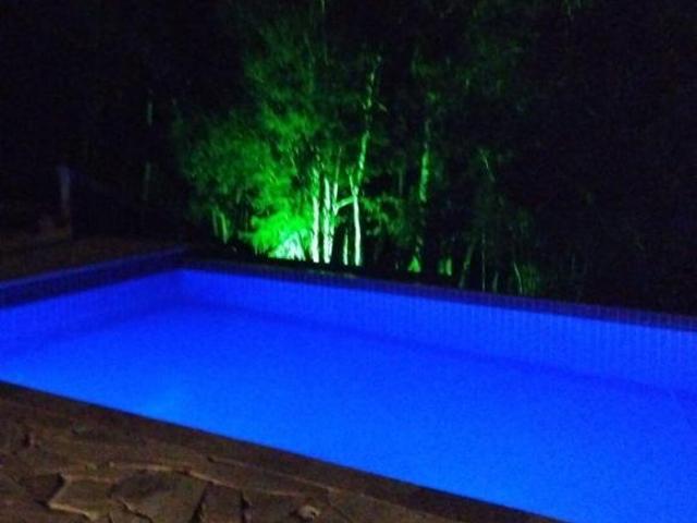 Chácara com Piscina em Condomínio