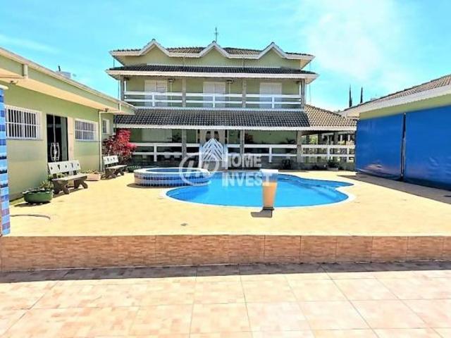 Chácara com Piscina em Condomínio Fechado