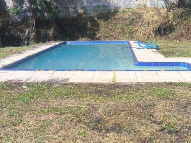 Chácara com piscina em Juquitiba
