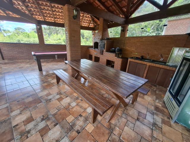 Chácara com piscina, lago e área gourmet LT0044