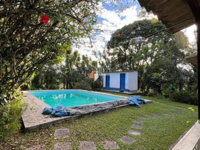 Chácara com Piscina, Pomar e Escritura a Apenas 5 km do Centro