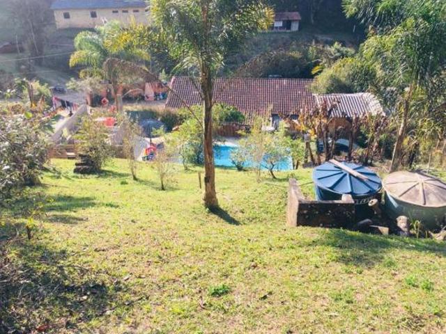 Chácara com piscina próximo a Juquitiba