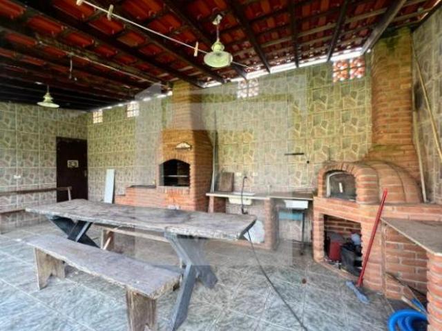 Chacara com piscina, próximo a represa e lago
