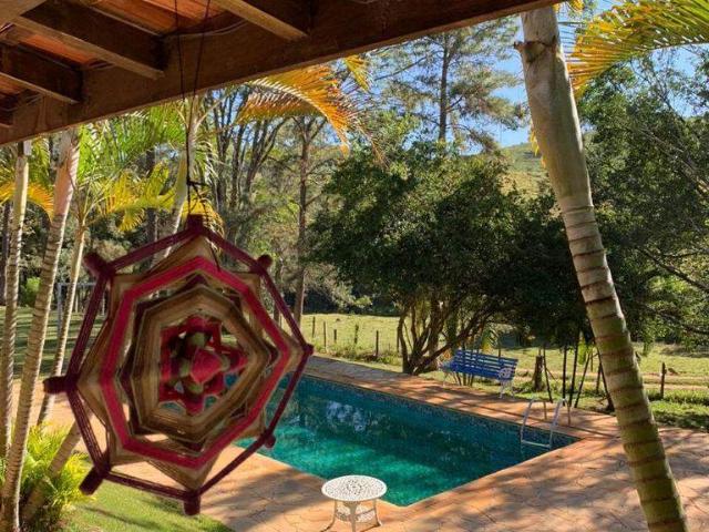 Chácara com Piscina Quiosque Lago e 5 quartos Itatiba