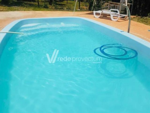 chácara com piscina, toda gramada,poço artesiano e quintal arborizado