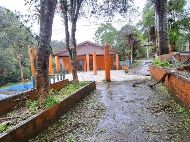 Chácara com sobrado, casa, chale, salão de eventos, piscina, em São José dos Pinhais PR