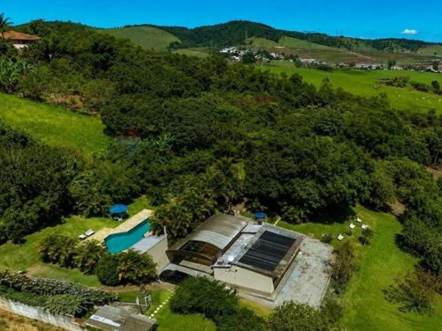 Chácara Completa no Parque Caeté com Piscina, Campo de Futebol e Vista para o Lago