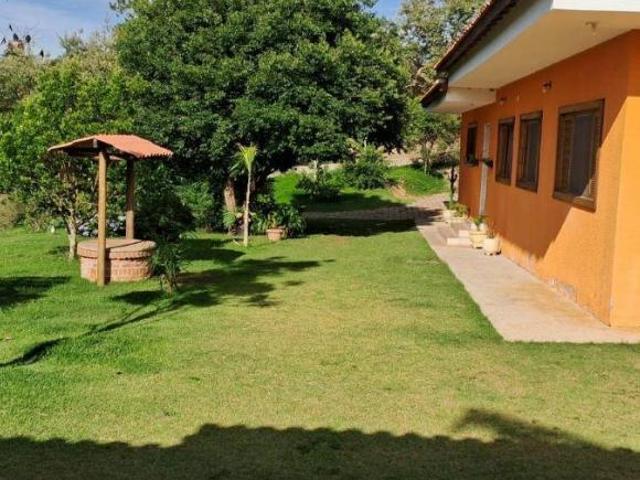 Chácara Completa ao Lado de Reserva Natural, com Pomar Formado