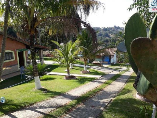 Chácara Completa com 2 Casas, Piscina, Sauna e Área Gourmet em Terreno de 3.250m²