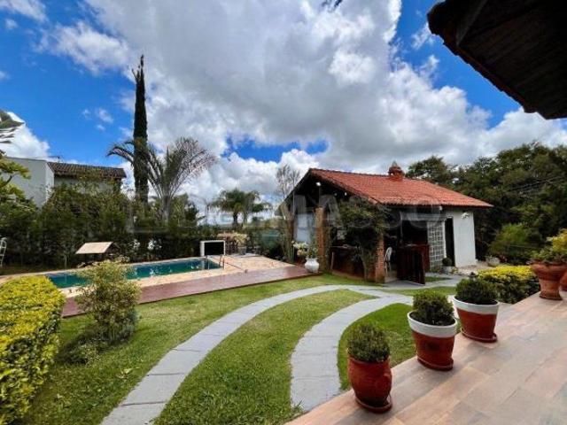 Chácara completa com vista em condomínio fechado!