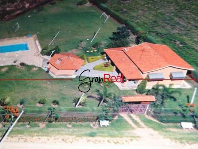 Chácara Completa com Piscina, Capela e Pomar Formado
