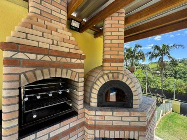 Chácara Completa com Piscina Próxima a Santa Isabel – 450m² de Conforto