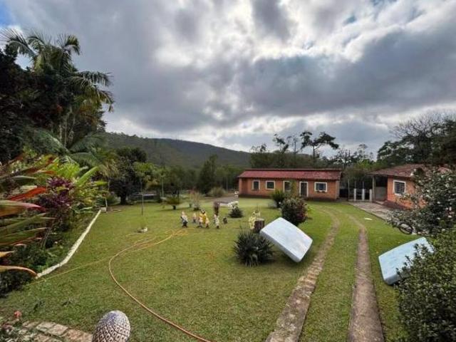 Chácara Completa e Aconchegante Ideal para Moradia, Lazer ou Renda Extra!