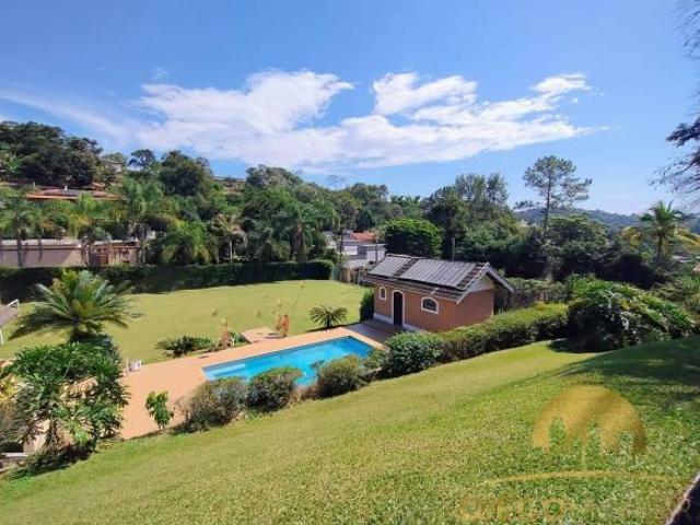 CHÁCARA COMPLETA EM ATIBAIA – 4.000m², LAZER, CONFORTO E PORTEIRA FECHADA!