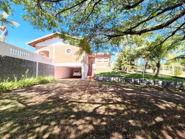 Chácara completa em Atibaia com duas casas, dentro de condomínio