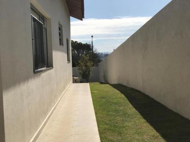 Chácara Cond fechado em Atibaia, 4 dorms, sendo 1 suíte, planejados, piscina