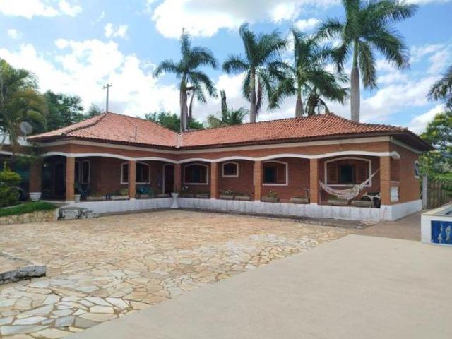 Chácara de alto padrão com ótima localização em Bofete/SP