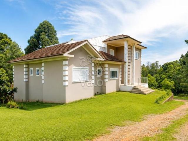 Chácara de Alto Padrão em Campo Largo com 11.000 m² de Terreno e 500 m² Construídos