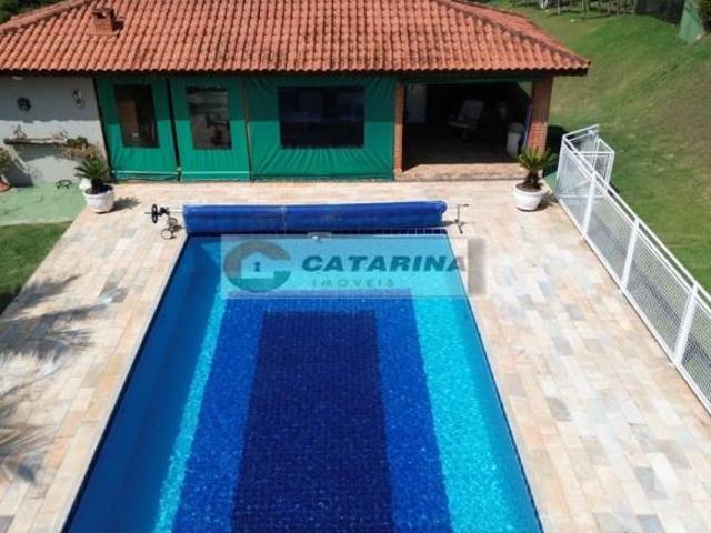 Chácara de alto padrão em condominio fechado