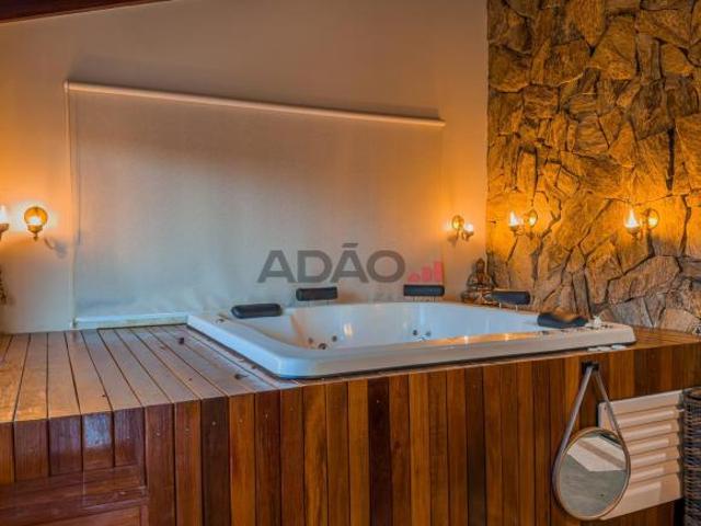 Chácara de Alto Padrão em Trindade | 4 Suítes, Piscina Aquecida e Área Gourmet Completa Chácara à V
