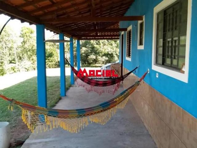 Chácara de frente a represa do Jaguari, respeitando o recuo de lei, pé na agua, casa com laje, 03 do