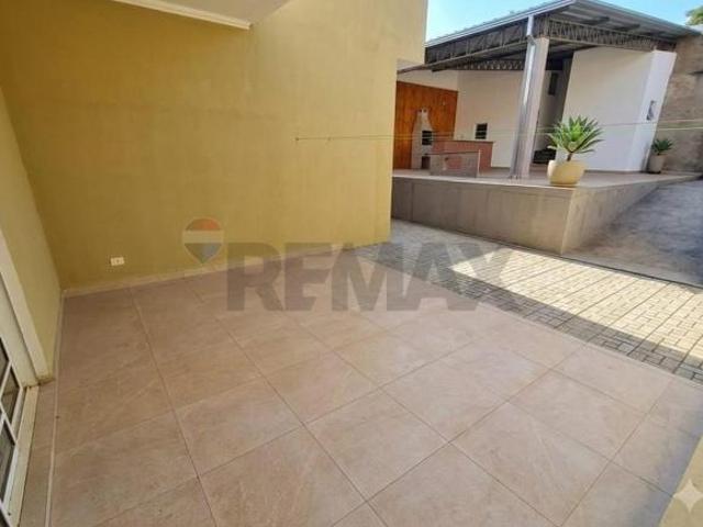 Chácara de Luxo: Casa Moderna em Santo Antônio