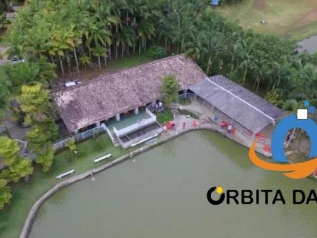 Chácara de luxo à venda em Morro Inglês PR, na Colônia Quintilha: qualidade de vida e natureza exube