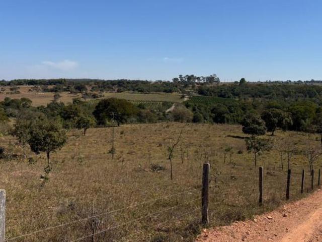 Chácara de Luxo à Venda em Piracanjuba GO, Zona Rural: Natureza Exuberante e Infraestrutura Completa
