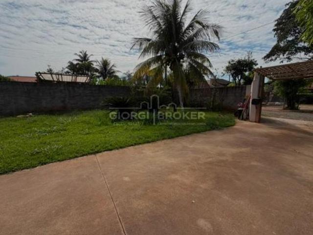 Chácara de luxo em condomínio: 2 quartos, 2 suítes, 1 sala, 3 vagas de garagem, 180 m² em Ipiguá