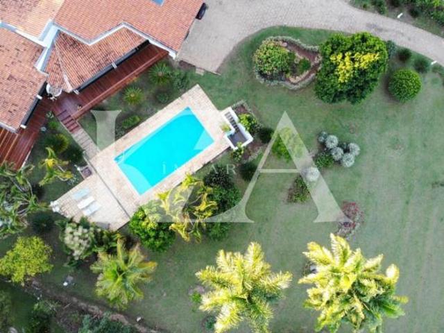 Chácara de luxo em condomínio: 3 quartos, 3 suítes, 5 banheiros, 8 vagas e 350m² construídos em Lago