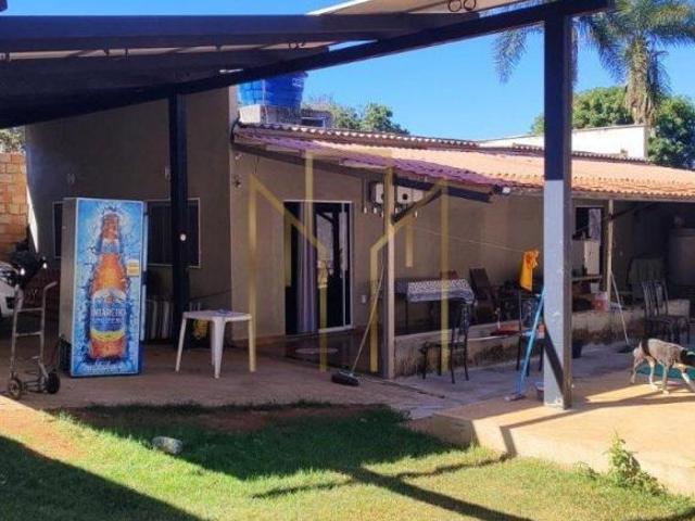 Chácara de Luxo para Venda ou Locação em Uberlândia MG, Morada Nova: 3 Quartos, 1 Suíte, 2 Banheiros